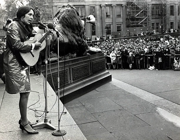 JOAN BAEZ SINGING Against The War In Vietnam 1965 OLD PHOTO $8.50 ...