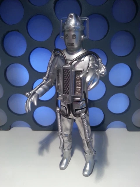 DOCTOR WHO CYBERMAN The Tomb Of The Cybermen Classic 5" Loose Figure £29.99 - PicClick UK