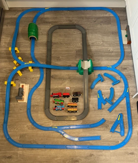 TOMY TRACKMASTER SET Track Thomas The Tank Engine Train Bridge Station ...