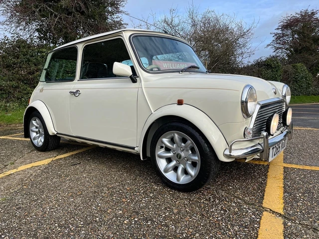 1999 ROVER MINI 40 LE. Old English White. Only 6000 miles & 2 owners ...