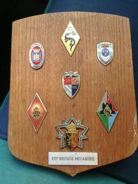 INSIGNE MILITAIRE XVIÉME brigade mecanisee 7 insigne sur plaque bois ...