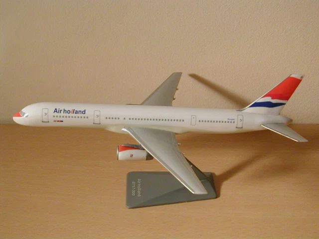 AIR HOLLAND SCALE 1-200 model Boeing B757-200 PH-AHF Aircraft Airplane ...