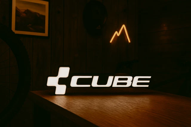 CUBE CYCLING LOGO Light Box – Crisp White Glow for Road, Gravel & MTB Fans £25.99 - PicClick UK