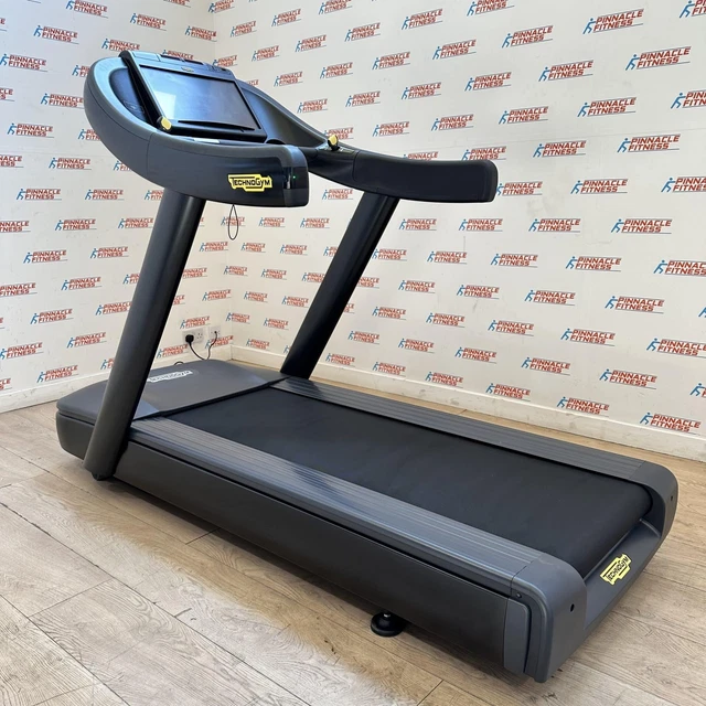 TECHNOGYM EXCITE+ UNITY Run 1000 Tapis Roulant con Software Excite Live ...