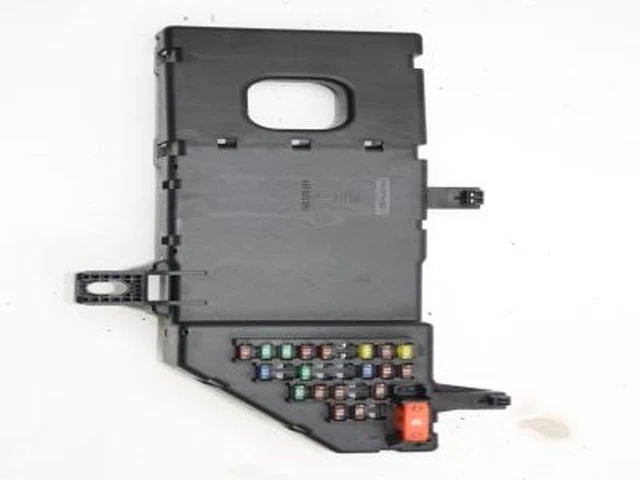 BOITE A FUSIBLE RELAIS COMPARTIMENT MOTEUR Opel VECTRA C GTS gasoline ...