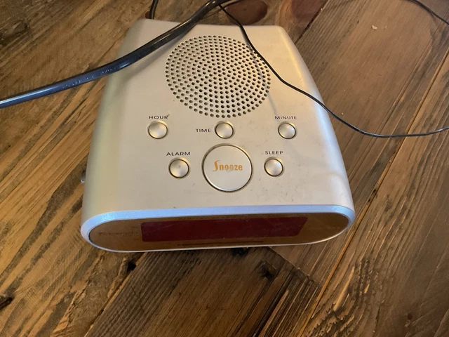 VINTAGE BENCH FM/AM Digital Clock Radio Alarm - good working condition ...