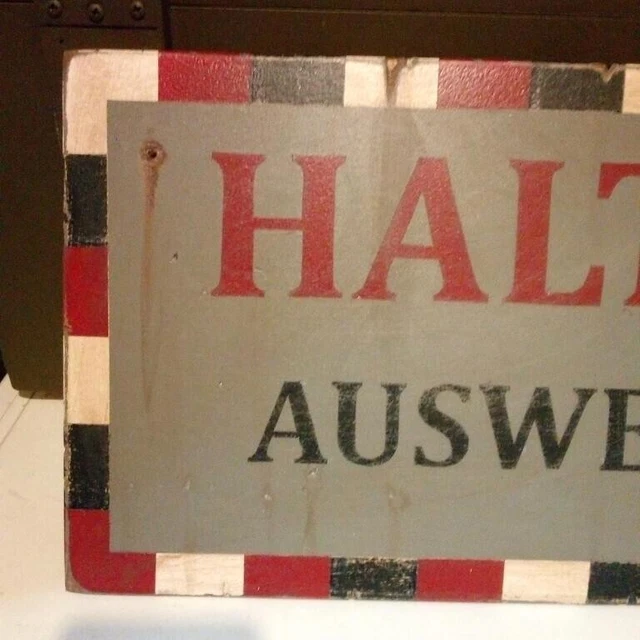 PANNEAU INDICATEUR ALLEMAND WW2 : "HALT ! AUSWEIS" EUR 30,00 - PicClick FR