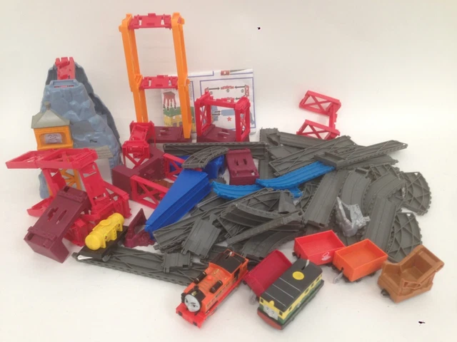 THOMAS TANK ENGINE Trackmaster Super Station Track Engines And Other ...