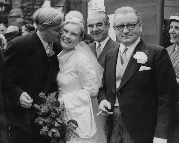WELSH LABOUR MP Aneurin Bevan kissing Gwyneth Phillips , the - 1954 Old ...