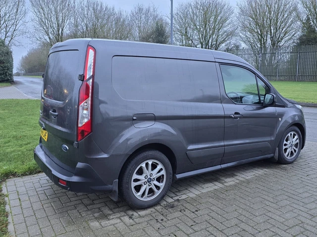 FORD TRANSIT CONNECT 1.5 200 Limited Tdci Auto- non runner spares or ...