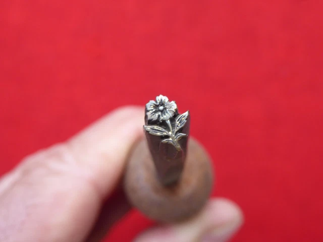 FLEURON FER À dorer outil ancien relieur reliure X67 EUR 30,00 ...