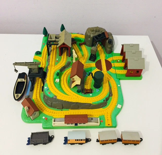 THOMAS THE TANK Engine Miniature railway bluebird With Carriages ...