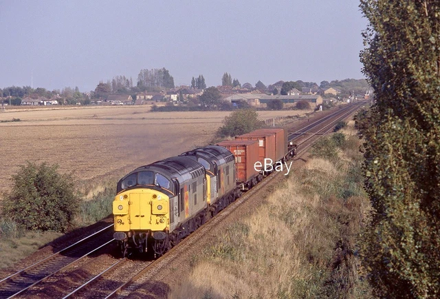 ORIGINAL 35MM COLOUR slide Diesel loco Class 37s no.37029/37198 +rights ...