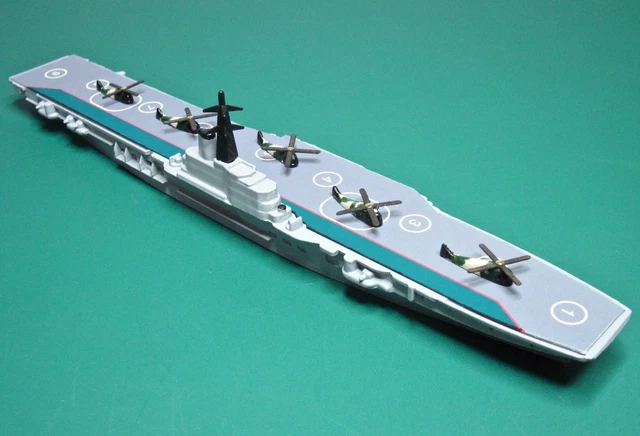 TRIANG MINIC SHIP HMS BULWARK as COMMANDO CARRIER + 5 Camo HELICOPTERS ...