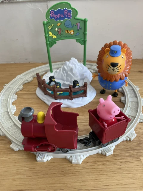 PEPPA PIG TOY Day Out At The Zoo Playset Inc Mr Lion Figure & Train £9. ...