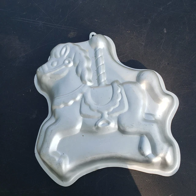 WILTON CAKE PAN 2105-6507 Carousel Horse Merry Go Round Pony Vintage ...