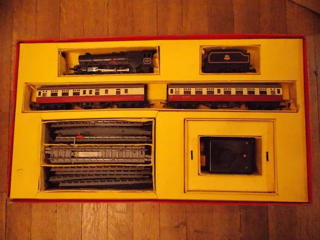 TRI-ANG ELECTRIC TRAIN SET RAX PRINCESS ELIZABETH 4-6-2 LOCO No 46201 2 ...