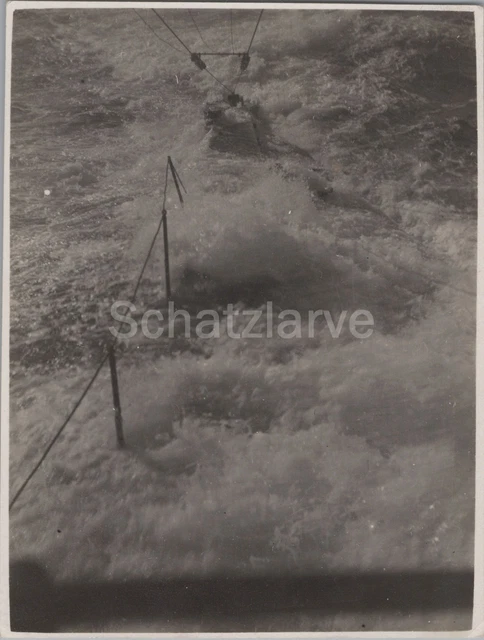 FOTO, KAISERLICHE MARINE, Blick auf ein U-Boot in voller Fahrt 01 (MJ ...
