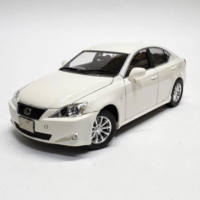 FUJIMI LEXUS IS350 Plastikmodell Maßstab 124 lackiert innen selten ...