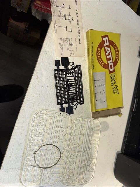 RATIO PLASTIC MODELS - UQ/70 LMS Upper Quadrant Signals Kit - Boxed £9. ...