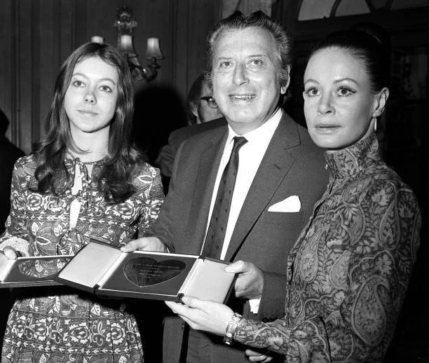 JENNY AGUTTER IMPRESSARIO Bernard Delfont presents show business aw ...