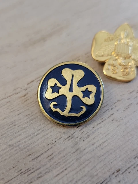 VINTAGE TRADITIONAL GIRL Scout Pin, Traditional WAGGGS Pin -Current ...