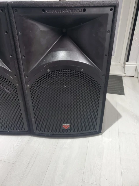 2 CERWIN VEGA Intense INT-152V2 - 15” passive speakers and Cv1800 ...