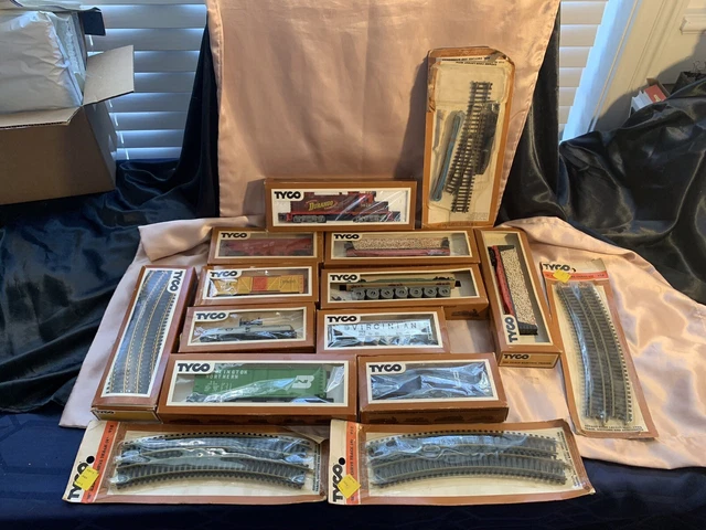 1970’S TYCO ELECTRIC Train Set HO Scale - 9 Cars Engine Track ...