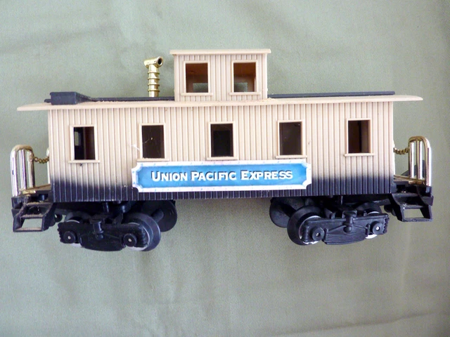 UNION PACIFIC EXPRESS - wagon - 25 x 8 x 11 cm - probable = Hobby train ...