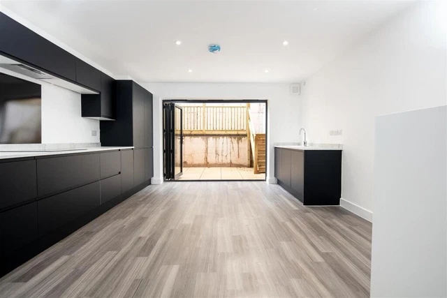 HOWDENS KITCHEN DOORS, draw fronts and kick boards £450.00 - PicClick UK