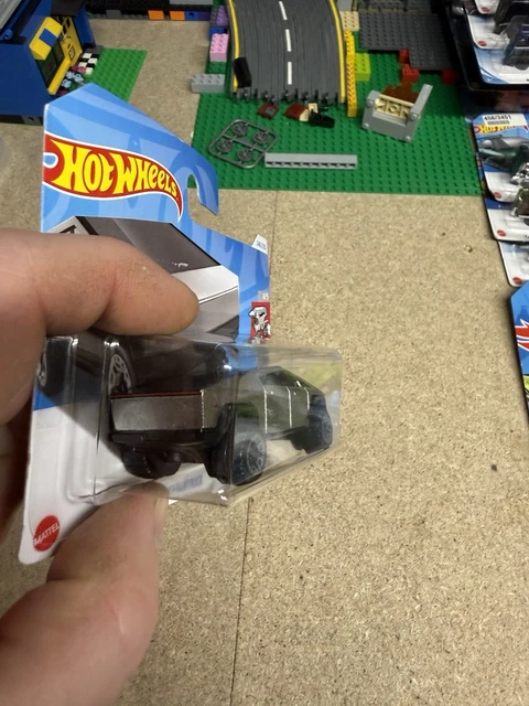 HOT WHEELS TESLA Cybertruck 1:64 Scale Diecast Model Car £8.46 ...