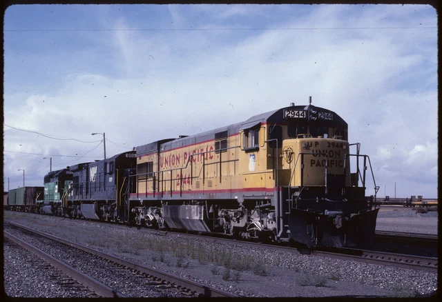 BH.B9.UP420 ORIGINAL COLOUR Slide Union Pacific U30C #2944 at Hinkle, OR 1982 $3.00 - PicClick CA