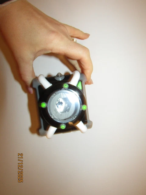 BEN 10 DELUXE Omnitrix Watch Lights Sound Playmates 2017 Working in ...