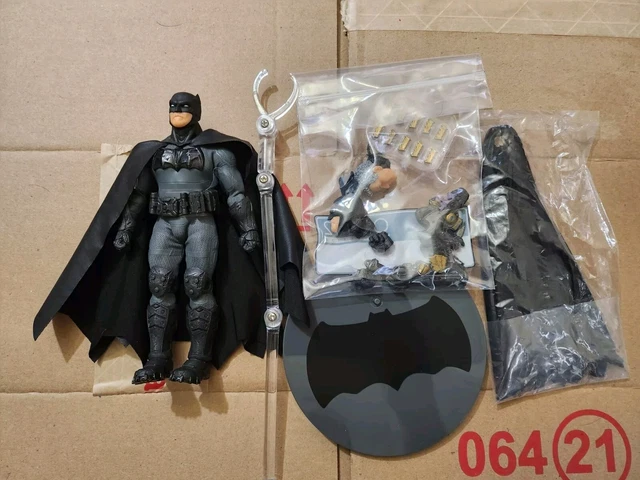 MEZCO TOYZ ONE:12 Collective DC Comics Batman Supreme Knight Action ...