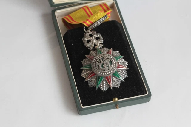 MÉDAILLE DE COMMANDEUR Ordre Nichan Iftikhar Tunisie (66340) EUR 240,00 ...