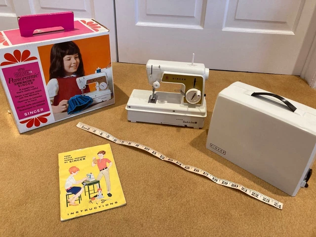 VINTAGE CHILDREN'S LITTLE Golden Panoramic sewing machine by Singer ...