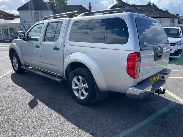 NISSAN NAVARA 2.5 dCi Tekna Auto 4WD Euro 5 4dr Diesel Automatic £6,995 ...
