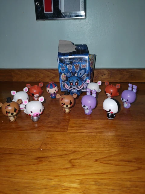FIVE NIGHTS AT Freddy's Pint Size Hero's And Mystery Mini bundle ...