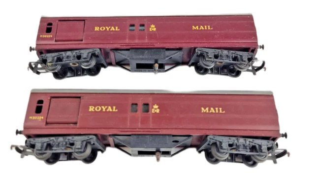 RAKE OF 2 Triang R23 OO Gauge Maroon Royal Mail Operating TPO Coach ...