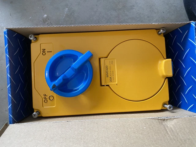 CLIPSAL WILCO WMC432 32A 3+E 500V 3PH Switched Socket IP66 Metal *NEW ...