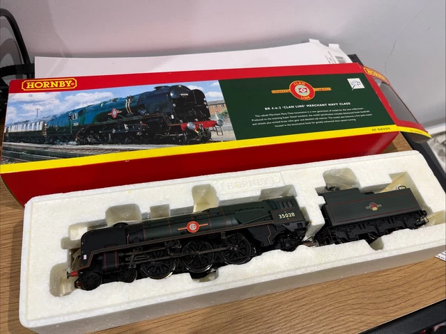 HORNBY R2169 BR 4-6-2 Rebuilt Merchant Navy Class Loco 35028 Clan Line ...