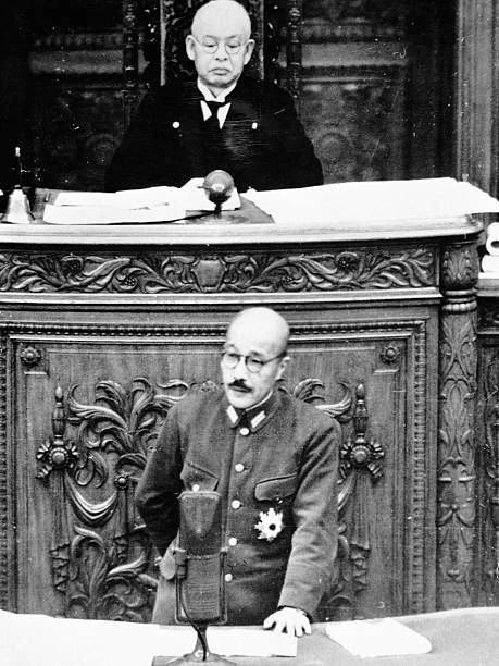 PRIME MINISTER OF Japan Hideki Tojo Speaks At A Podium Old Photo $8.50 ...