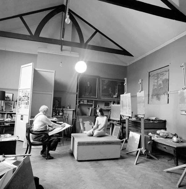 ENGLISH BORN SWISS artist painter Robert Buhler at work drawing a - Old ...
