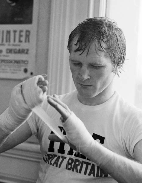 SCOTTISH LIGHTWEIGHT BOXER Jim Watt circa January 1981 Boxing OLD PHOTO ...