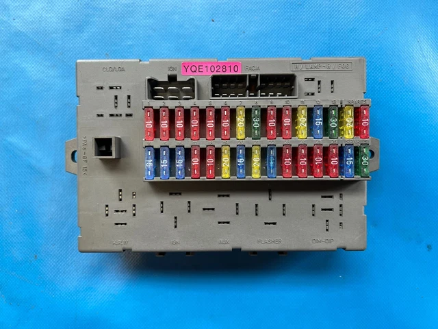 ROVER METRO/100 FUSE Box Dashboard (Part #: YQE102810) £100.00 ...