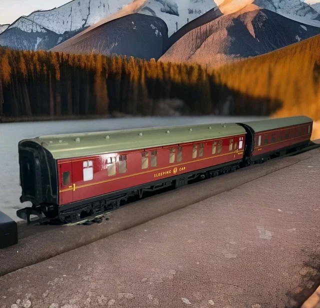 RAKE OF 2 Hornby Dublo Maroon Coaches M4193 OO Gauge Inc. Sleeper ...