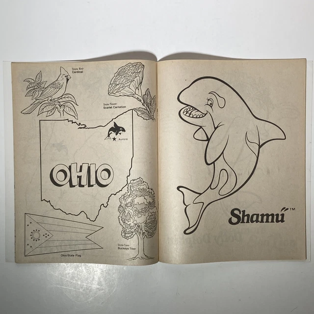 VINTAGE 1983 SEA World color book souvenier, Shamu Dolphin Penguin ...