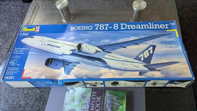 REVELL 04261 1/144 Boeing 787-8 Dreamliner plastic model kit £24.99 ...