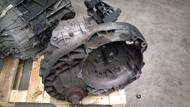 VW T5 2,5 TDI LAU JNA 6 Gang Getriebe 0A5301107 7H0711051H 0A5301230B ...