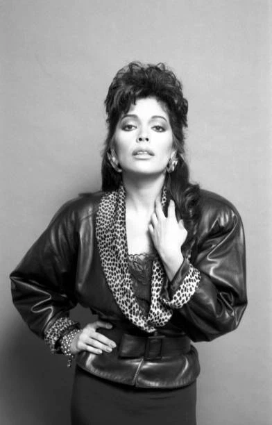 ENTERTAINER APOLLONIA KOTERO Poses For A Portrait Session 1985 Music ...